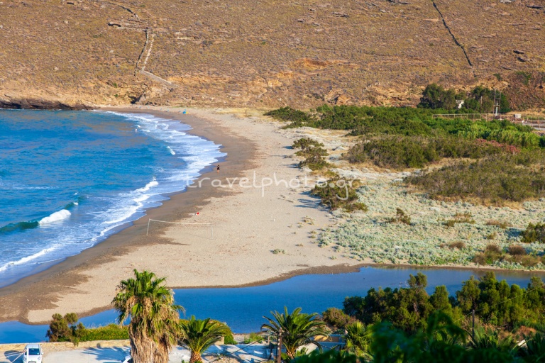 Οι πανέμορφες παραλίες στην Άνδρο όπως της γριάς το πήδημα κ.α.
