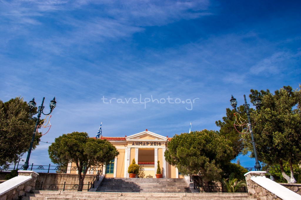 Η Κάρυστος στη νότια Εύβοια - Μπάνια, διασκέδαση και εξορμήσεις