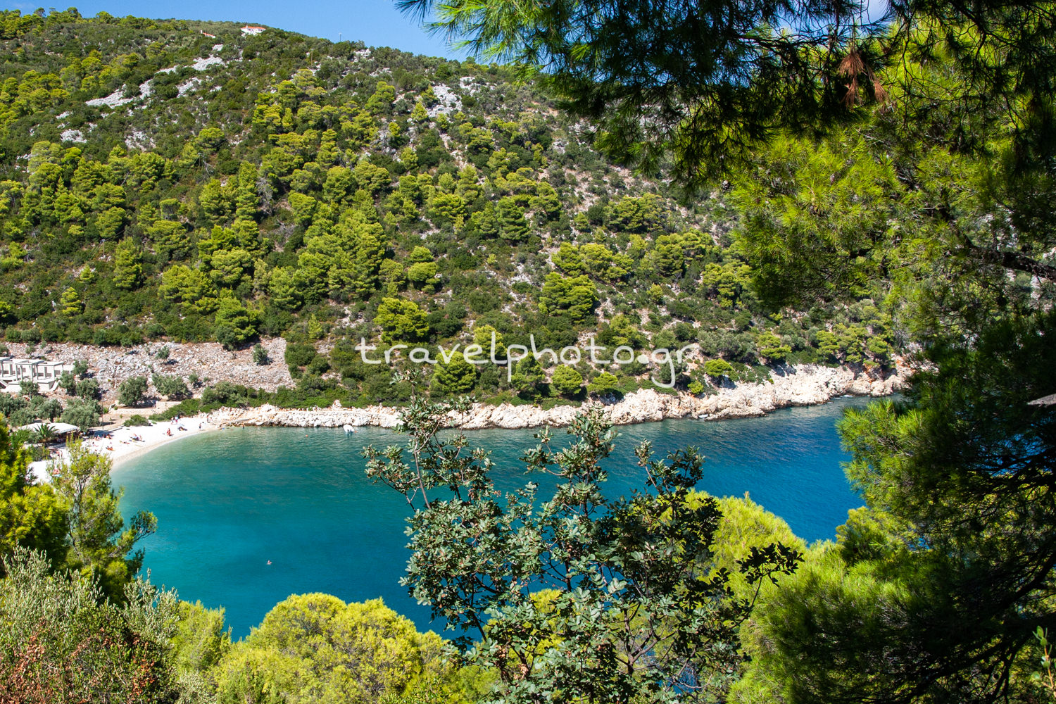 Φωτογραφίες από την καταπράσινη Αλόννησο